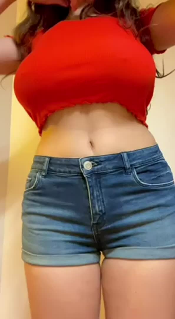 This top is definitely too tight for me😜 | Scrolller