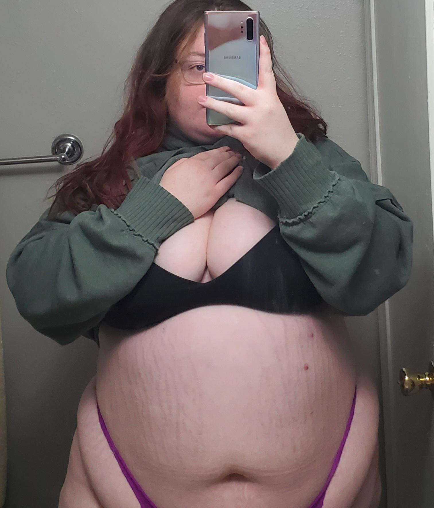 Thong barely hanging on 🥵 | Scrolller