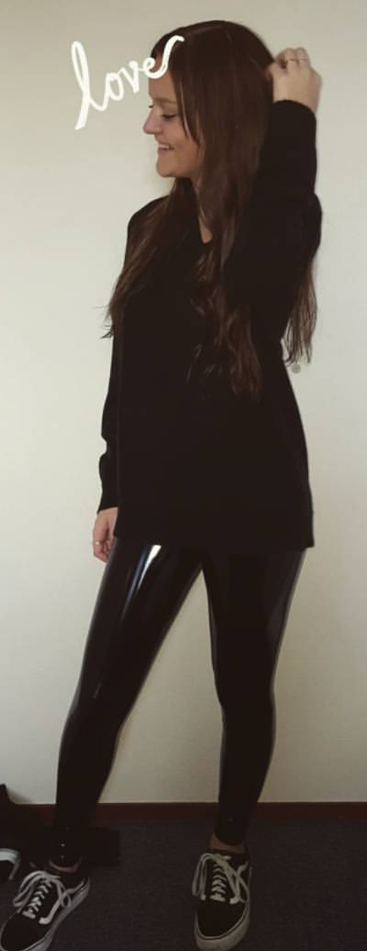 Those are very tight leggings | Scrolller