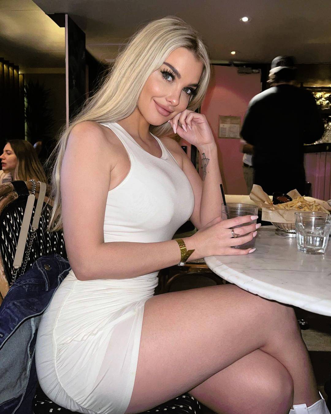 Those thighs are so thick | Scrolller