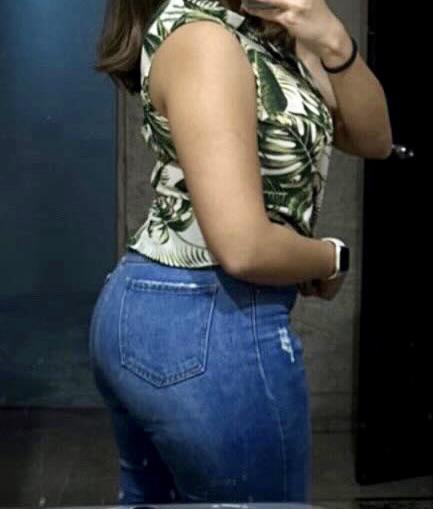 Tight jeans ! | Scrolller