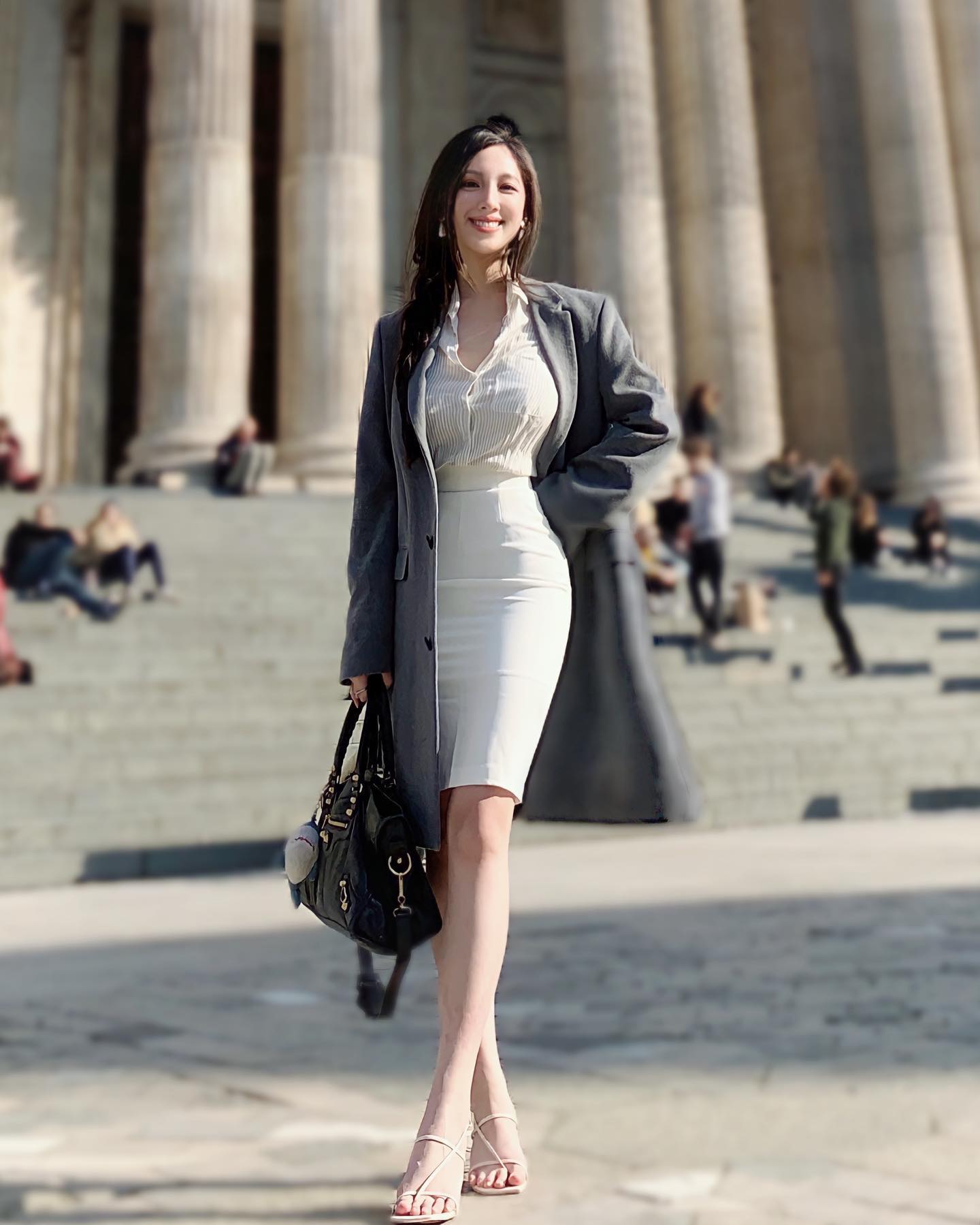 Tight shirt and pencil skirt | Scrolller