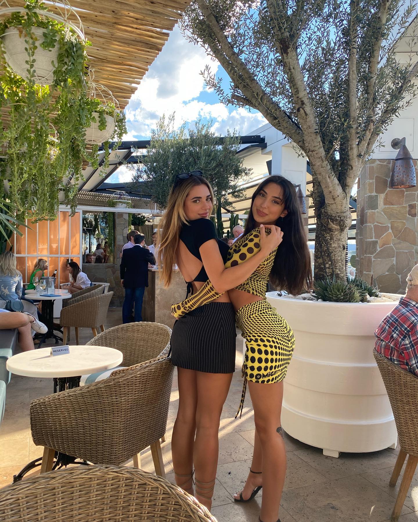 tight skirts | Scrolller