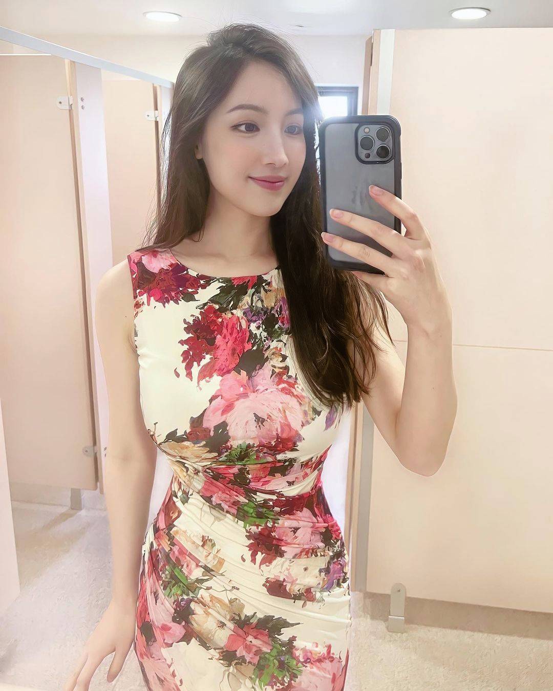 Tight Summer Dress Scrolller
