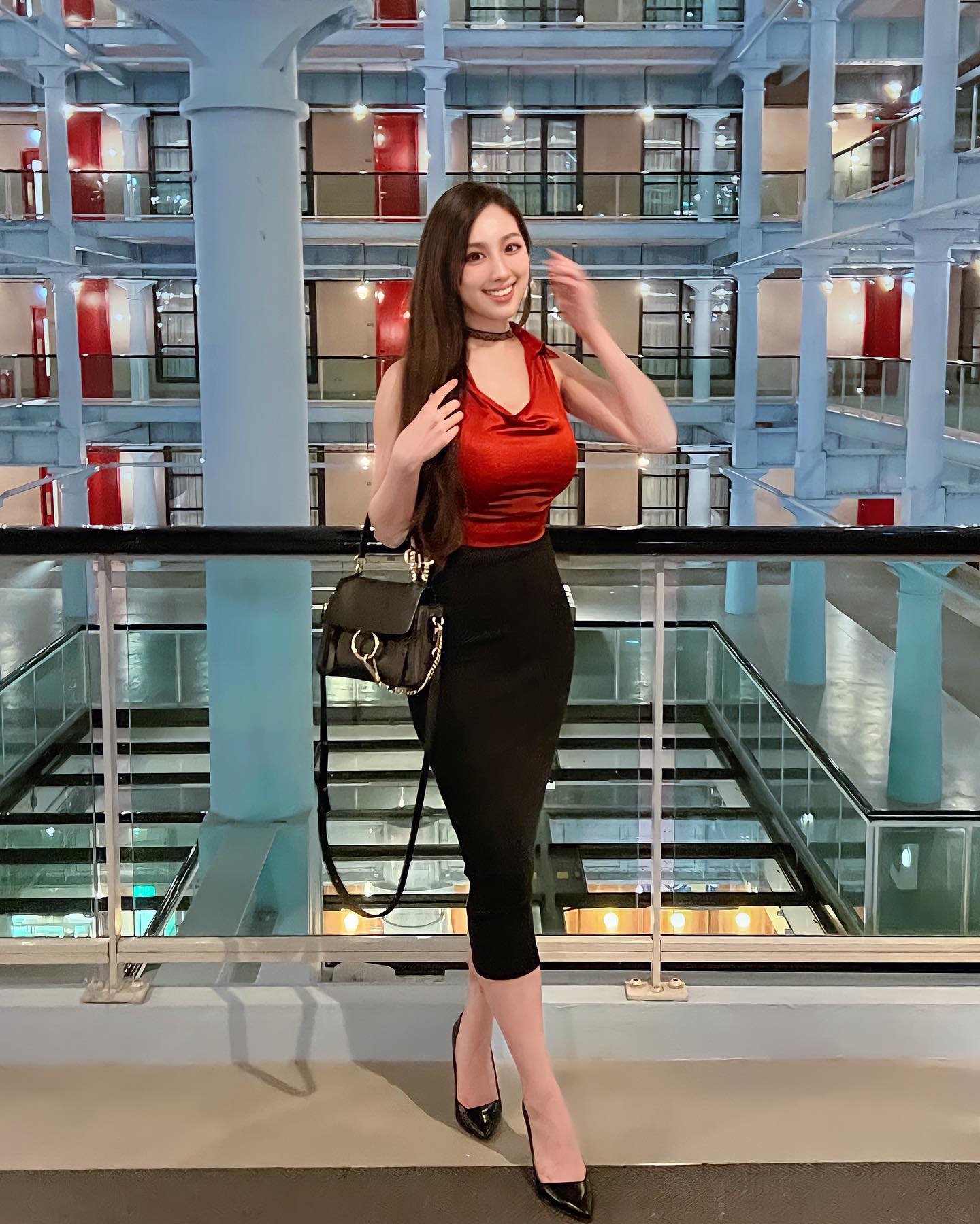 Tight top and pencil skirt | Scrolller