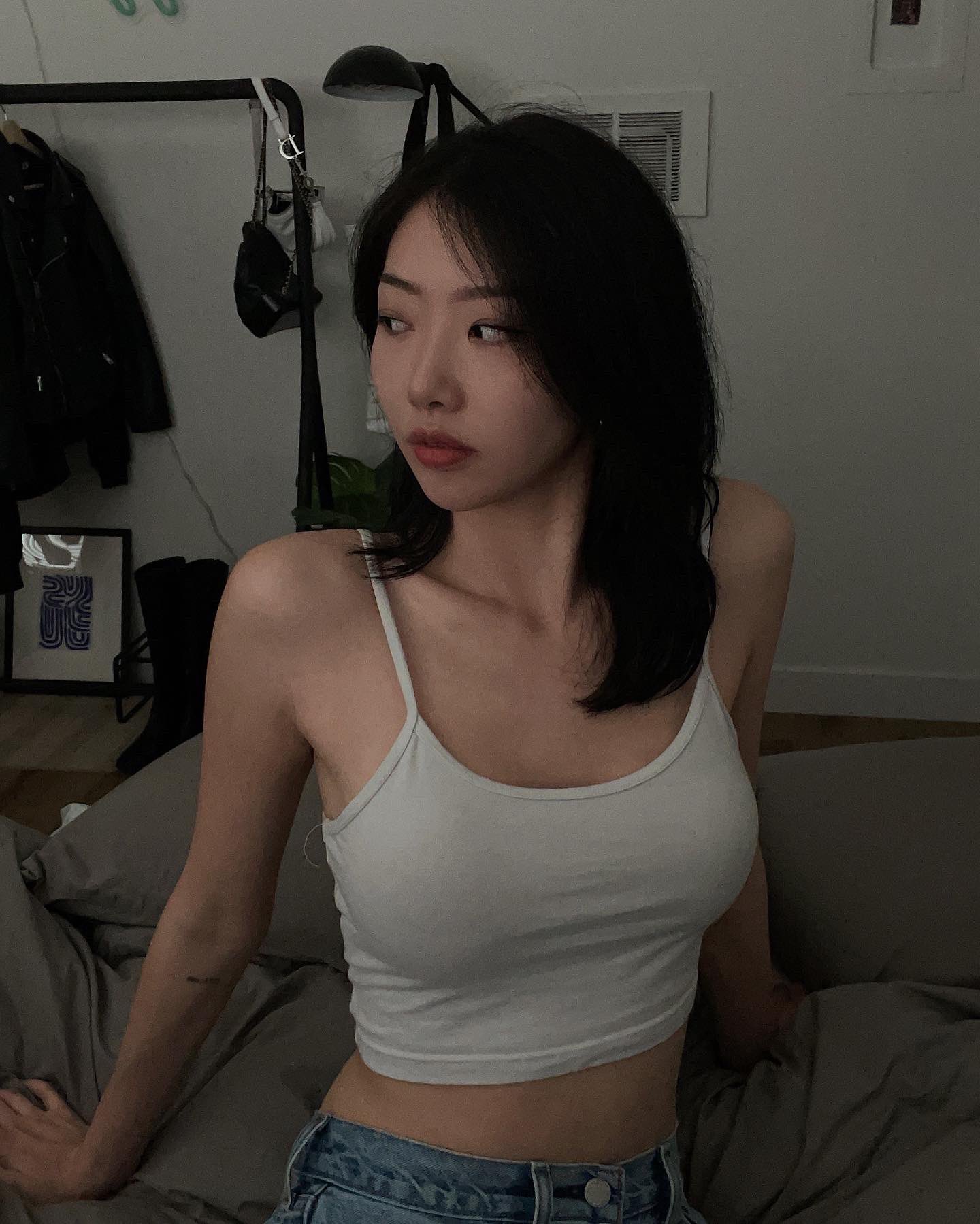 Tight vest | Scrolller