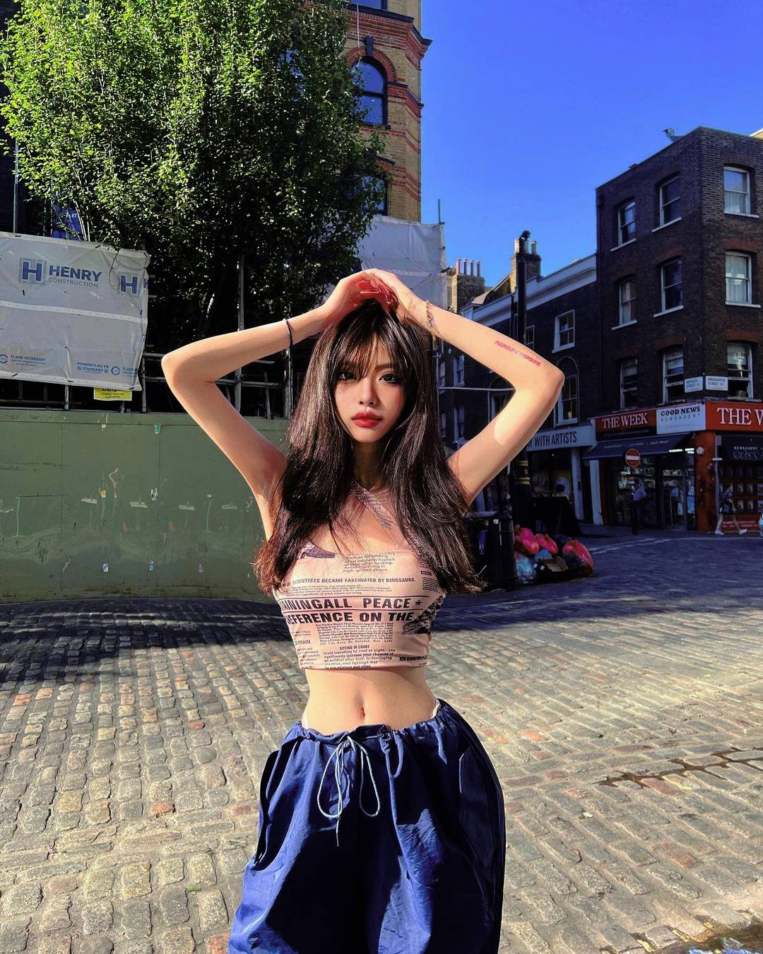 Tight waist | Scrolller