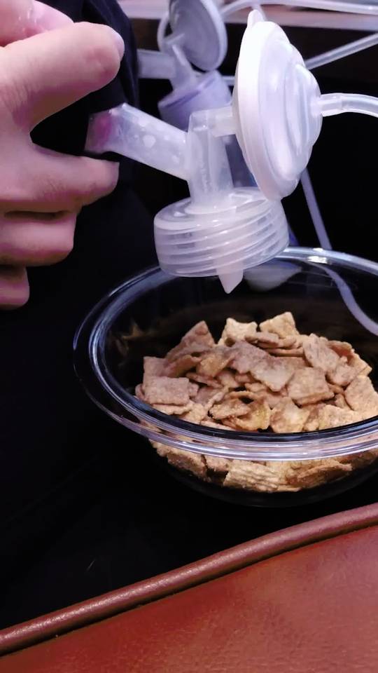 Time for breakfast and cartoons! | Scrolller