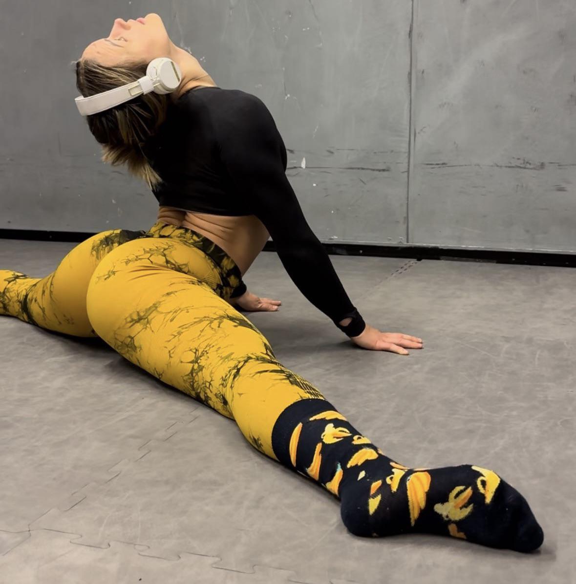 Time to stretch! | Scrolller