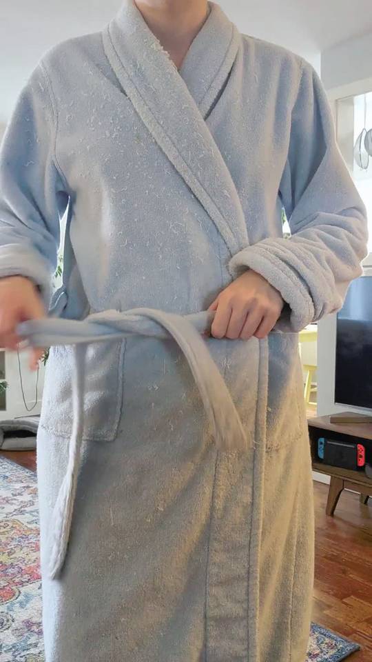 Sunday morning comfy, ratty robe reveal. Happy Sunday | Scrolller