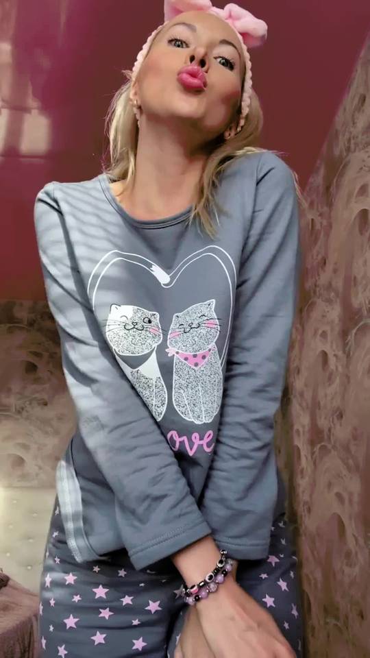 Titty drops from pajamas😈 (OC) | Scrolller