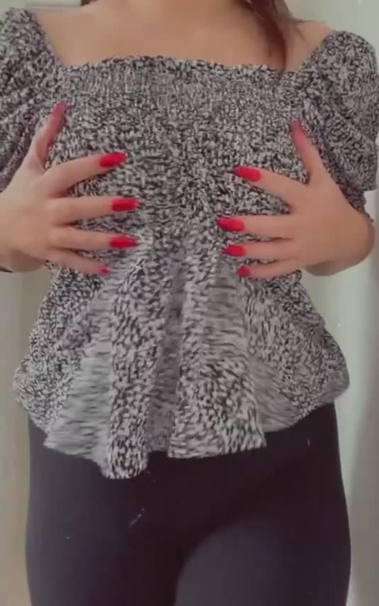 tittydrop tuesday!!!!! my [f]avourite day of the week 😈 | Scrolller