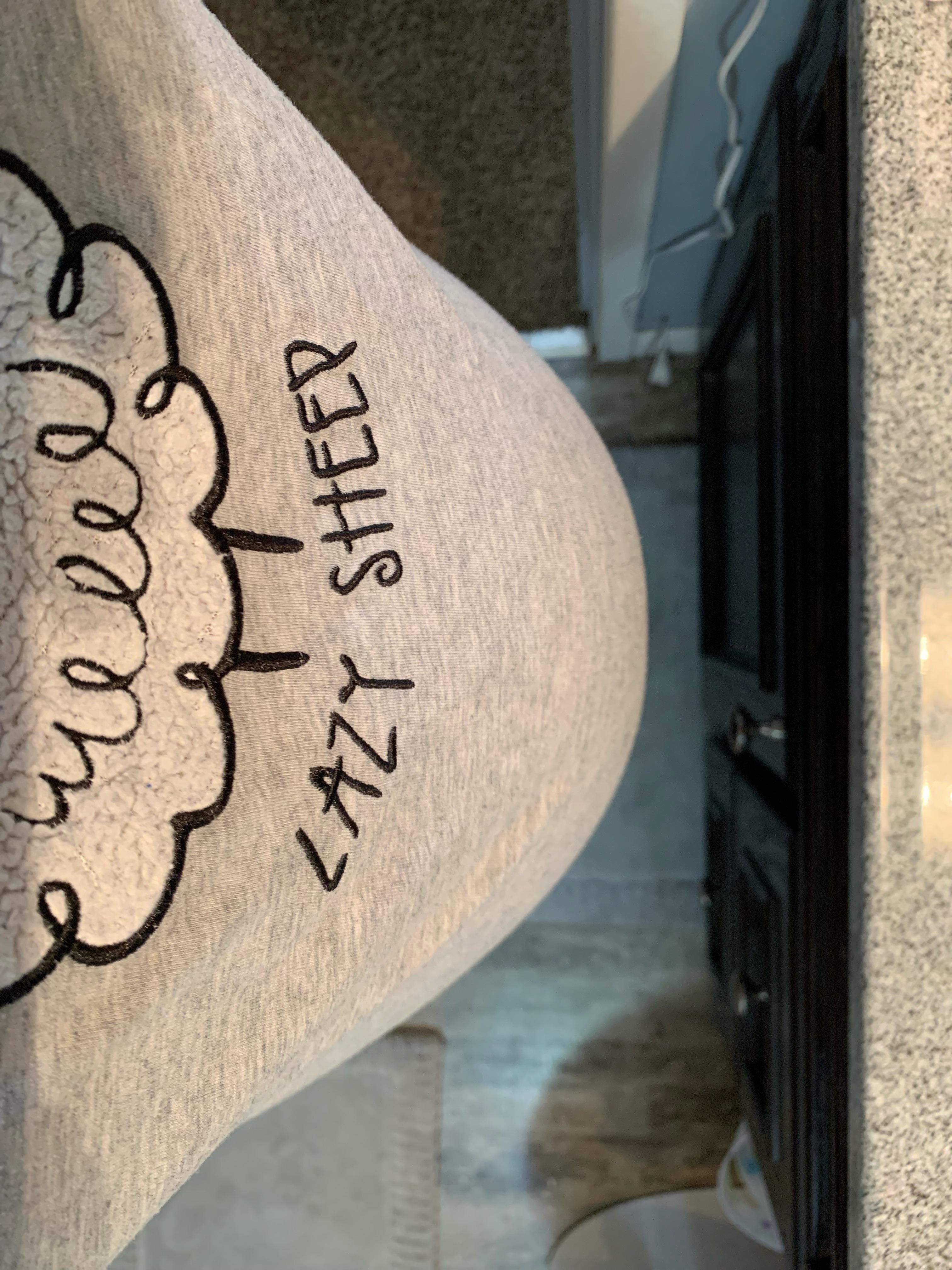 Top view of bump 🤰🏼 32 weeks measuring at 36 | Scrolller