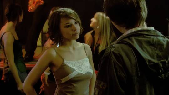 [Topless] Jessica Parker Kennedy in 'Decoys 2: Alien Seduction' (2007) (22 years old) | Scrolller