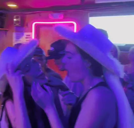 Touching tongues at the bar | Scrolller