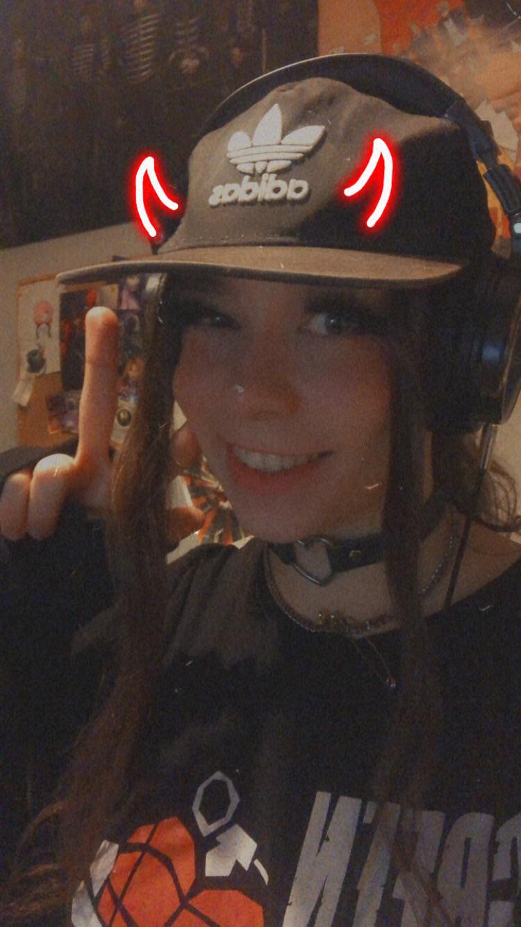 tryna go for that egirl look | Scrolller