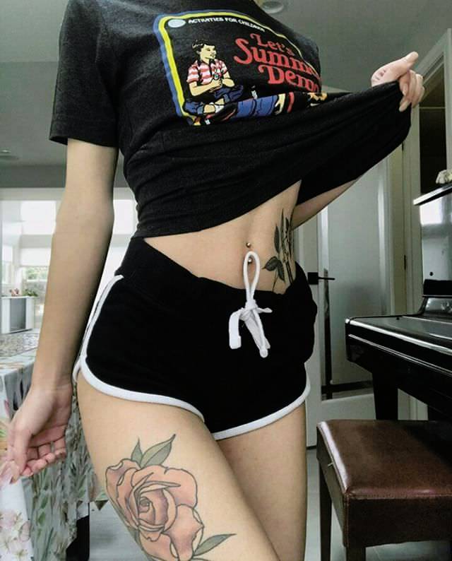 Tummy reveal | Scrolller