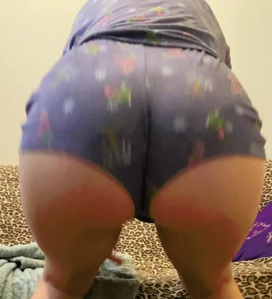 Twerking | Scrolller