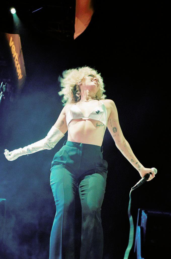 Under shot | Scrolller