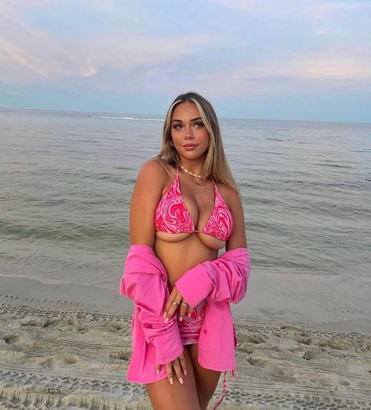 Underboob Scrolller