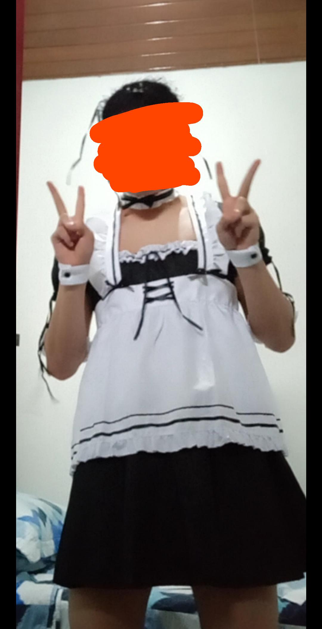 uniform just dropped (no idea how to put the apron help) | Scrolller