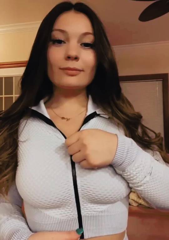 Busty Teen | Scrolller