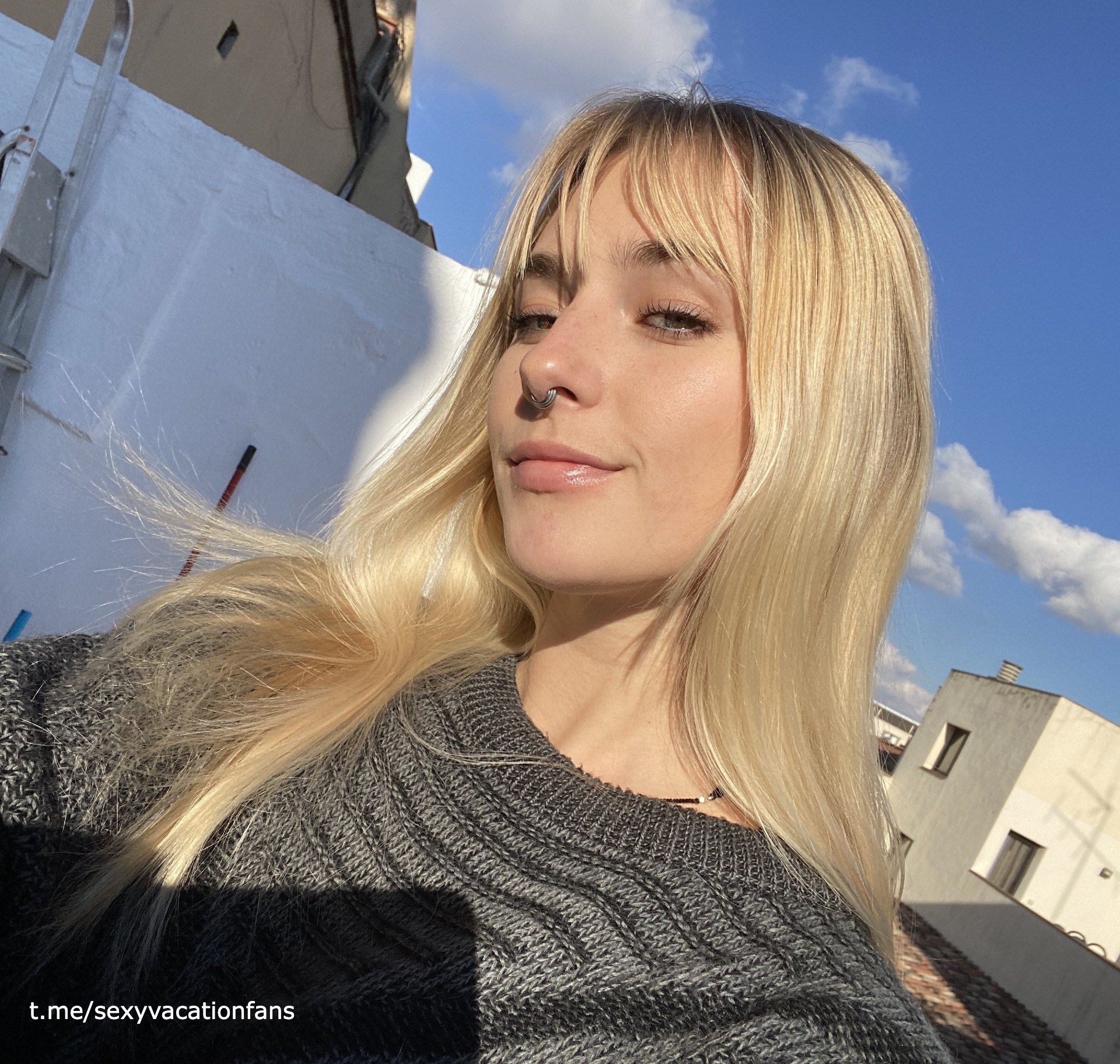 Upvote if you want me to strip for you | Scrolller