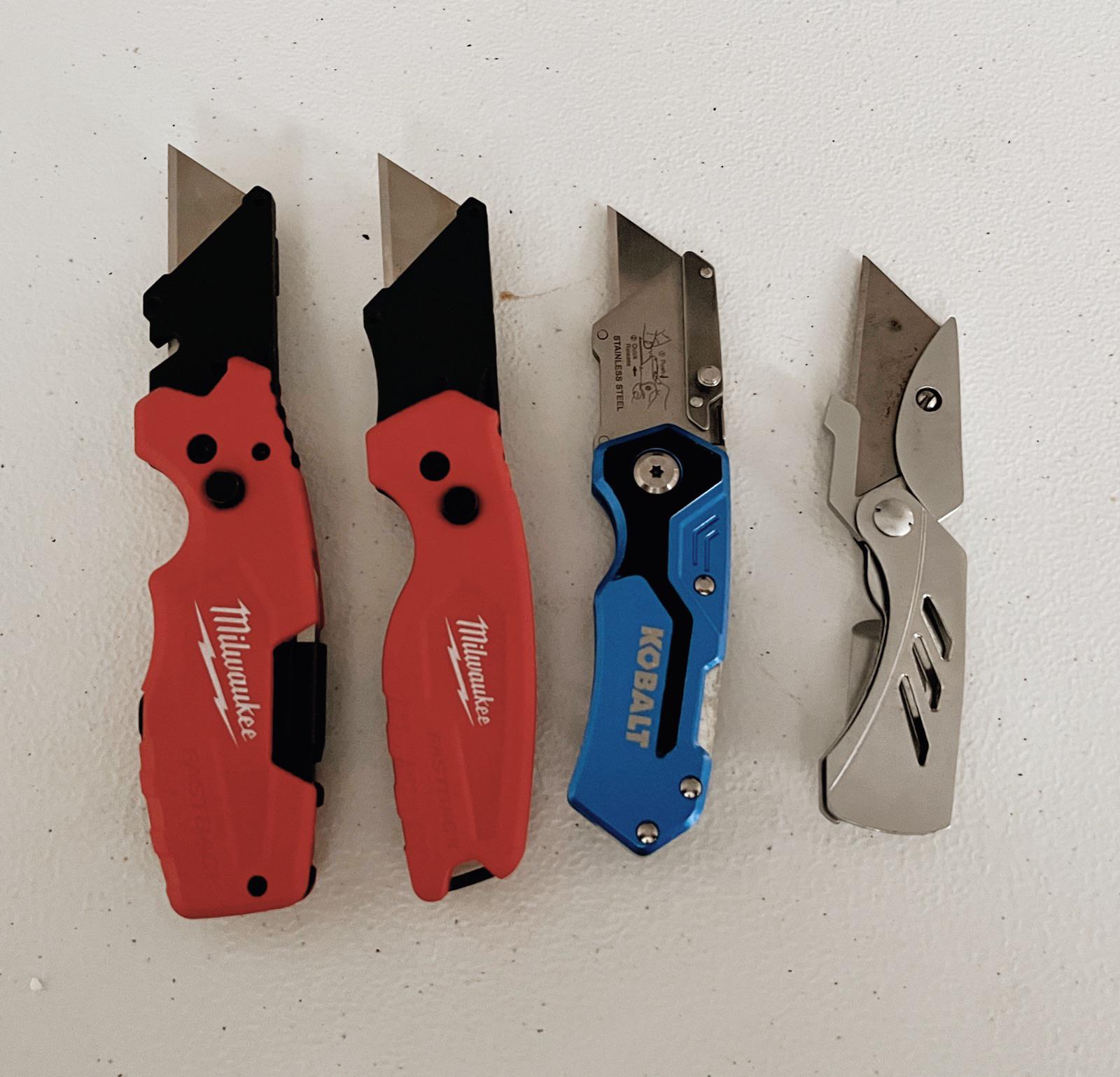 Utility knife rotation. | Scrolller