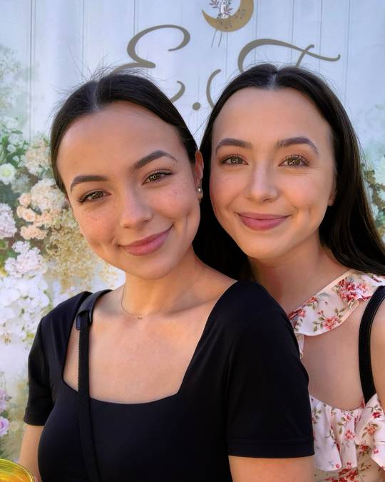 Vanessa & Veronica Merrell | Scrolller