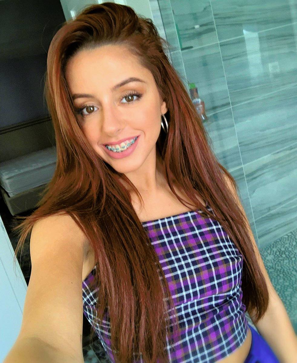 Vanna Bardot | Scrolller