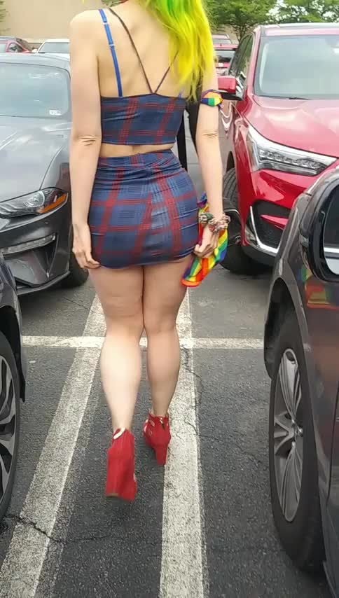 Showing off my juicy booty [F] | Scrolller