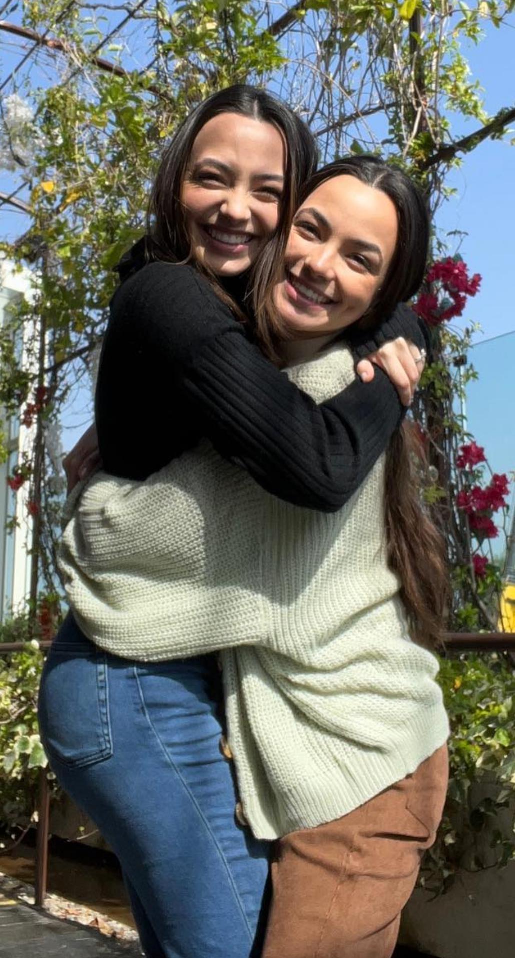 Veronica & Vanessa Merrell | Scrolller