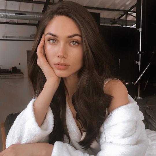 Vika Bronova. | Scrolller