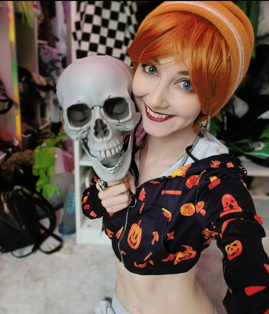 VisualSounds1 and her new assistant | Scrolller