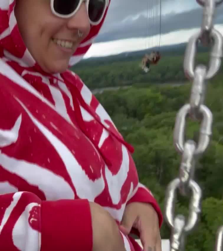 Amusement park titty drop 😎 | Scrolller