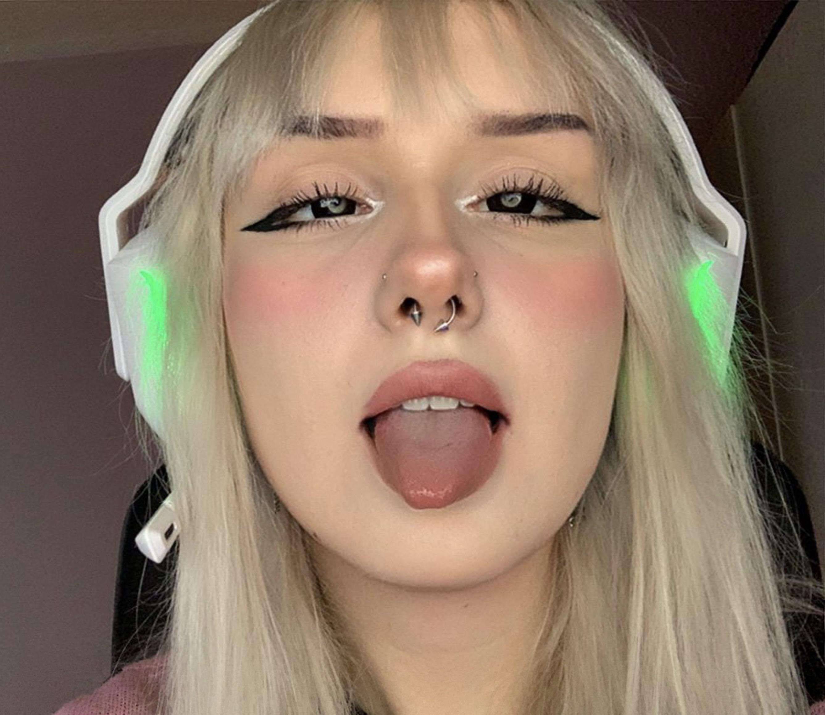 Waiting For Your Cum π
Scrolller