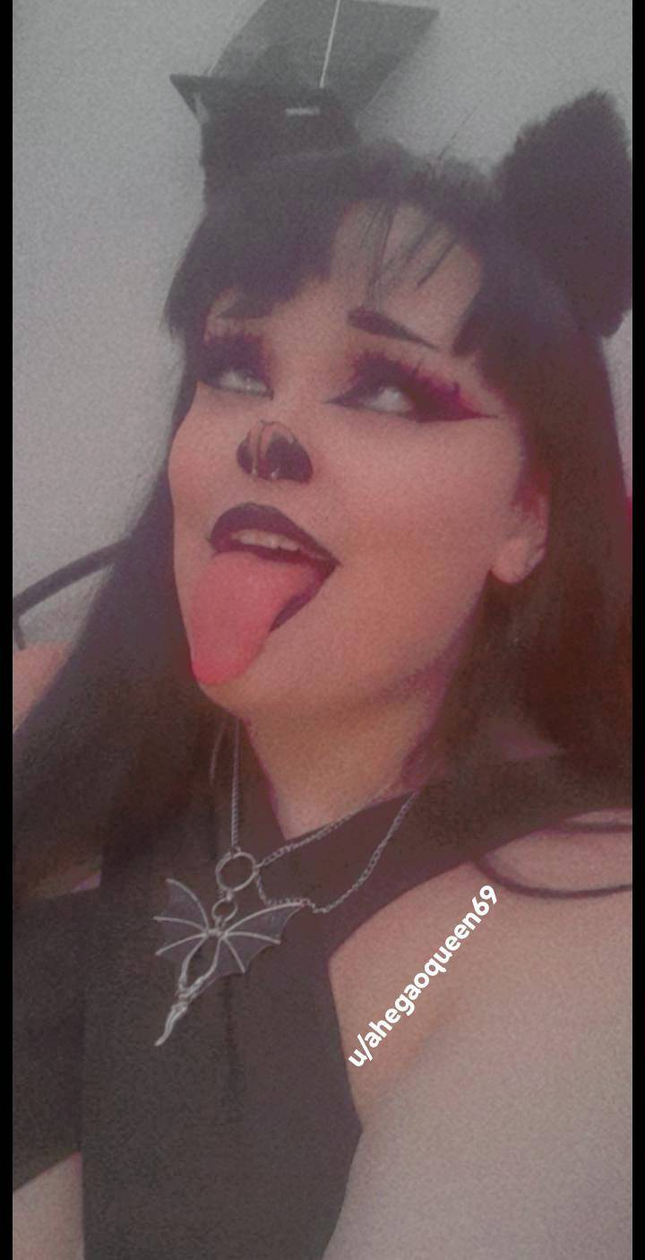 Wanna breed this lil bat girl?🦇 | Scrolller