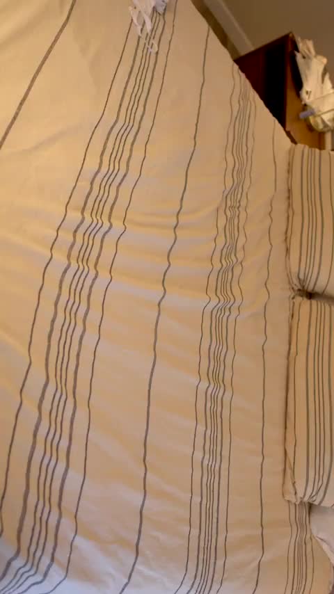 Wanna help my cute little butt bounce on this bed? 😋 | Scrolller