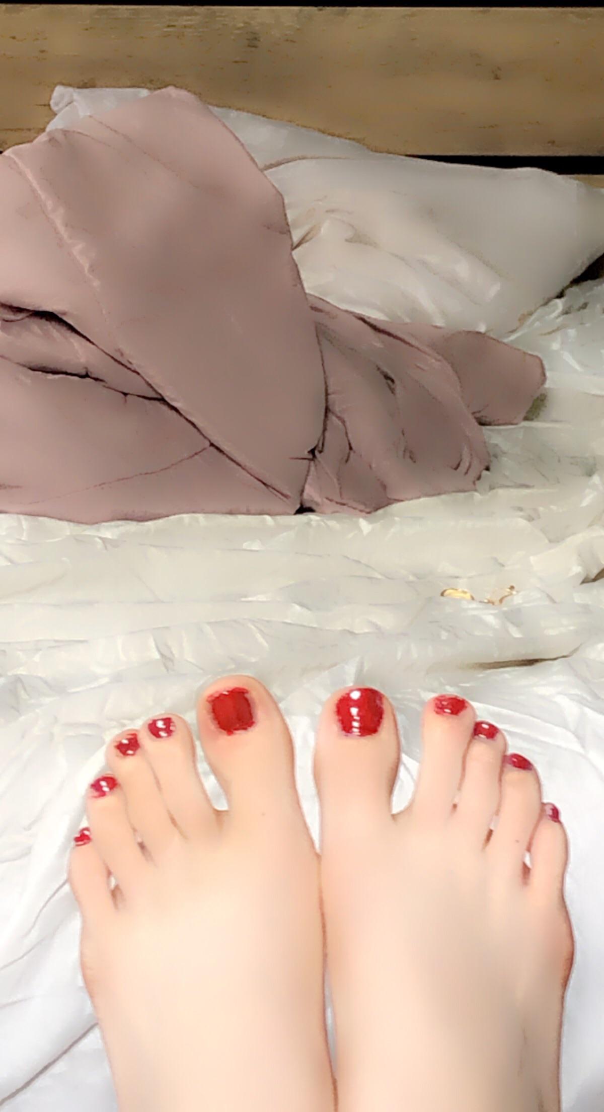 Wanna Lick Them 😍 ️👅 Scrolller