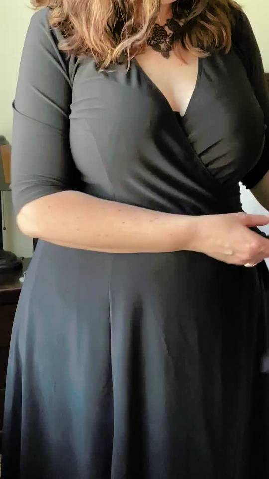 Would you buy me a drink? (F42) | Scrolller