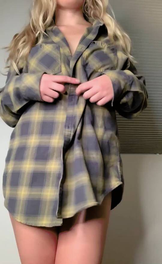 Watch me undress for you | Scrolller