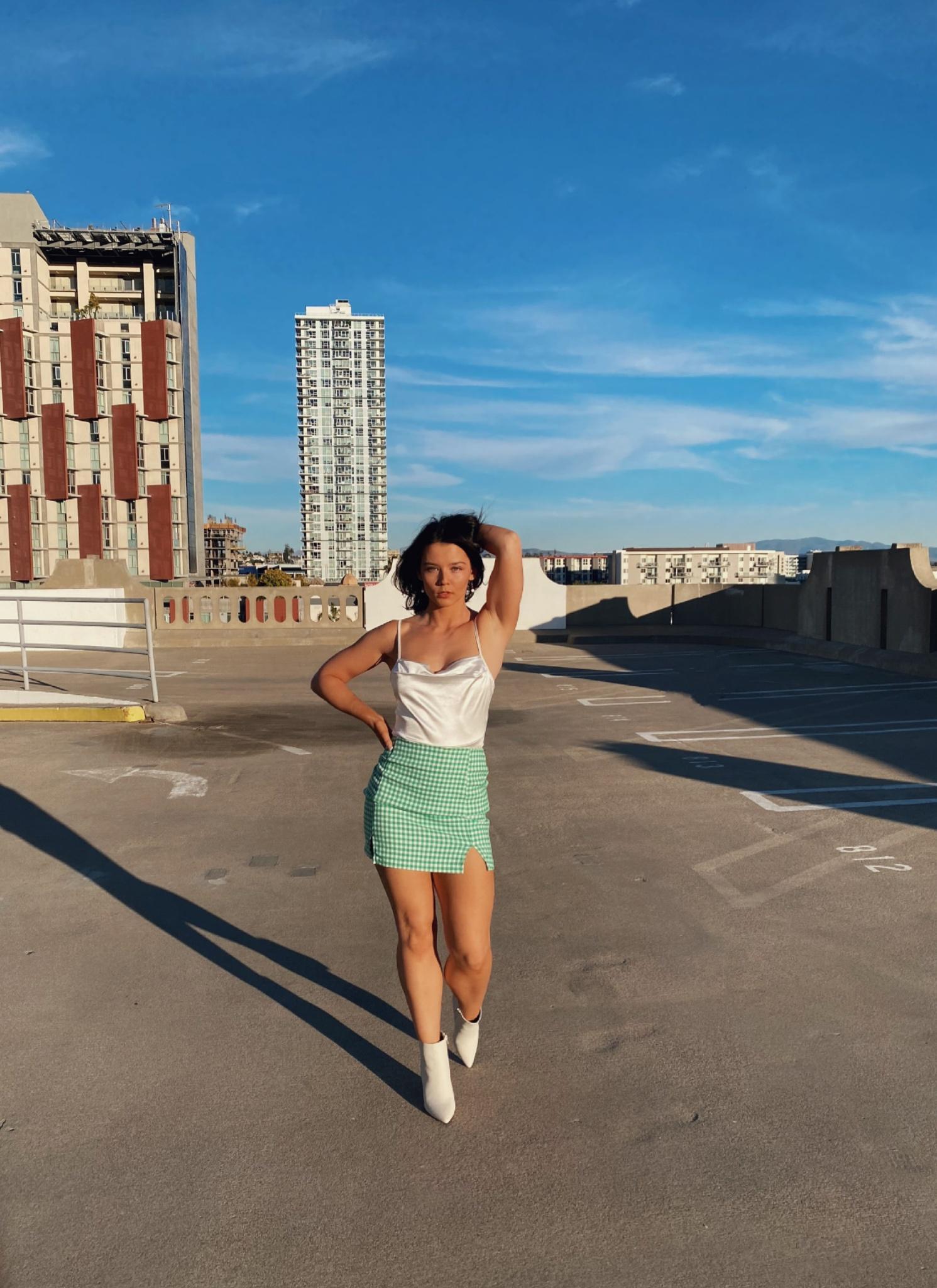 We Could Fuck On This Rooftop Scrolller