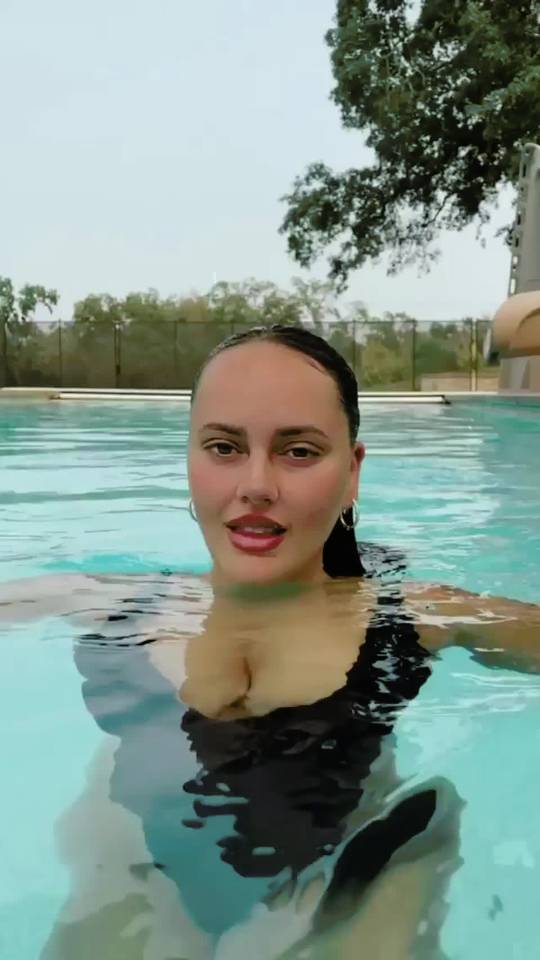 Wet 💦💦💦 | Scrolller