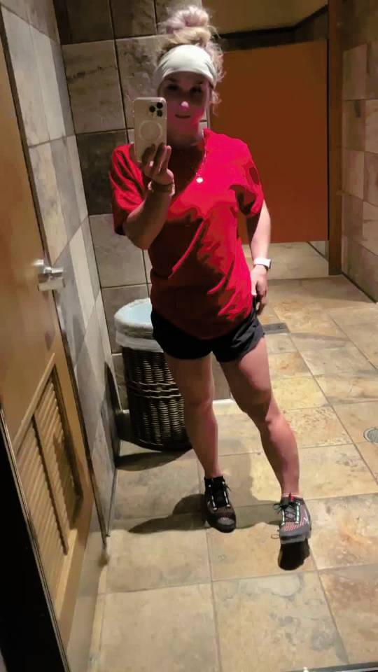 what actually goes on in the restroom [GIF] | Scrolller