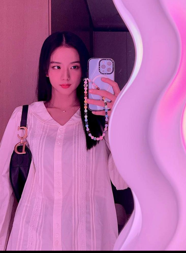 What do you think your Jisoo did with your black friend yesterday ...