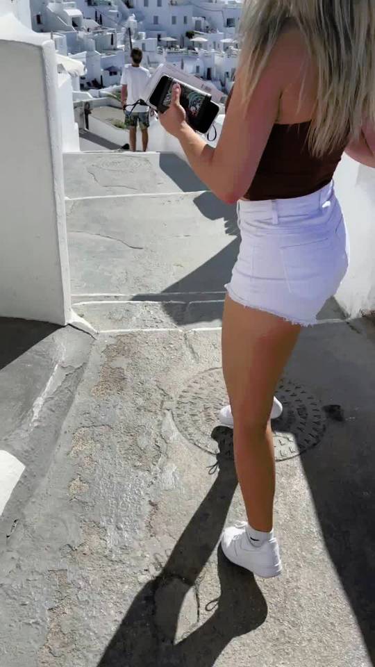 Wanna see the sights with me? | Scrolller