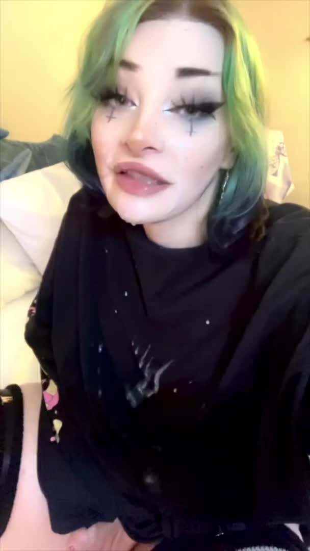 What Your Gf Means When Shes Wet π Scrolller