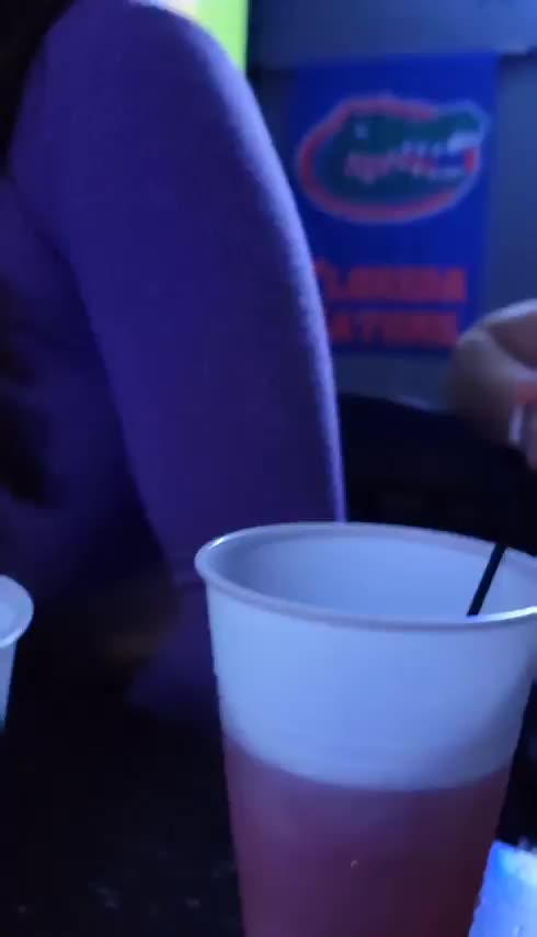 What's better than one flash at the bar [gif] | Scrolller