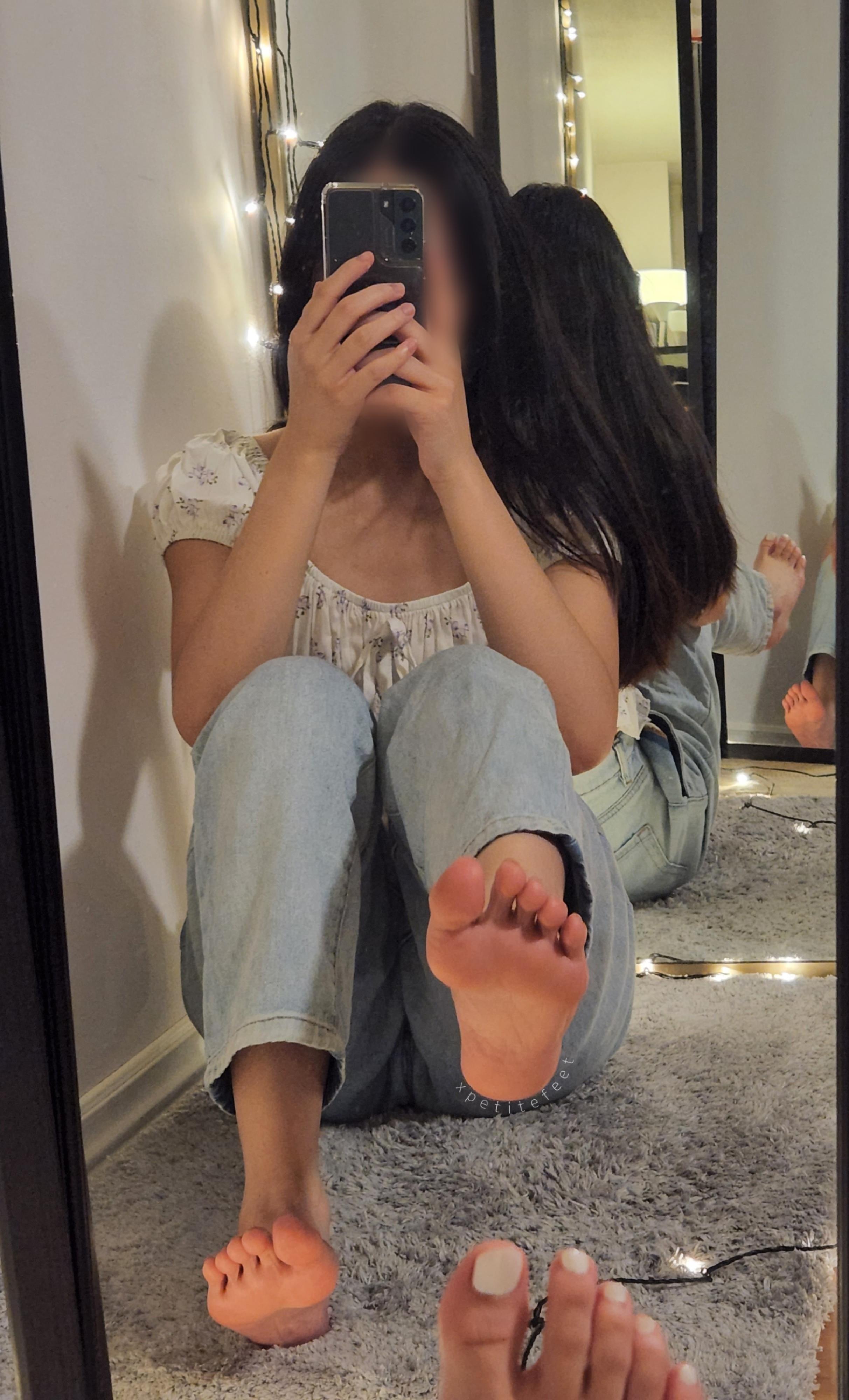 What's cuter, me or my feet? 🥰 OF link below | Scrolller