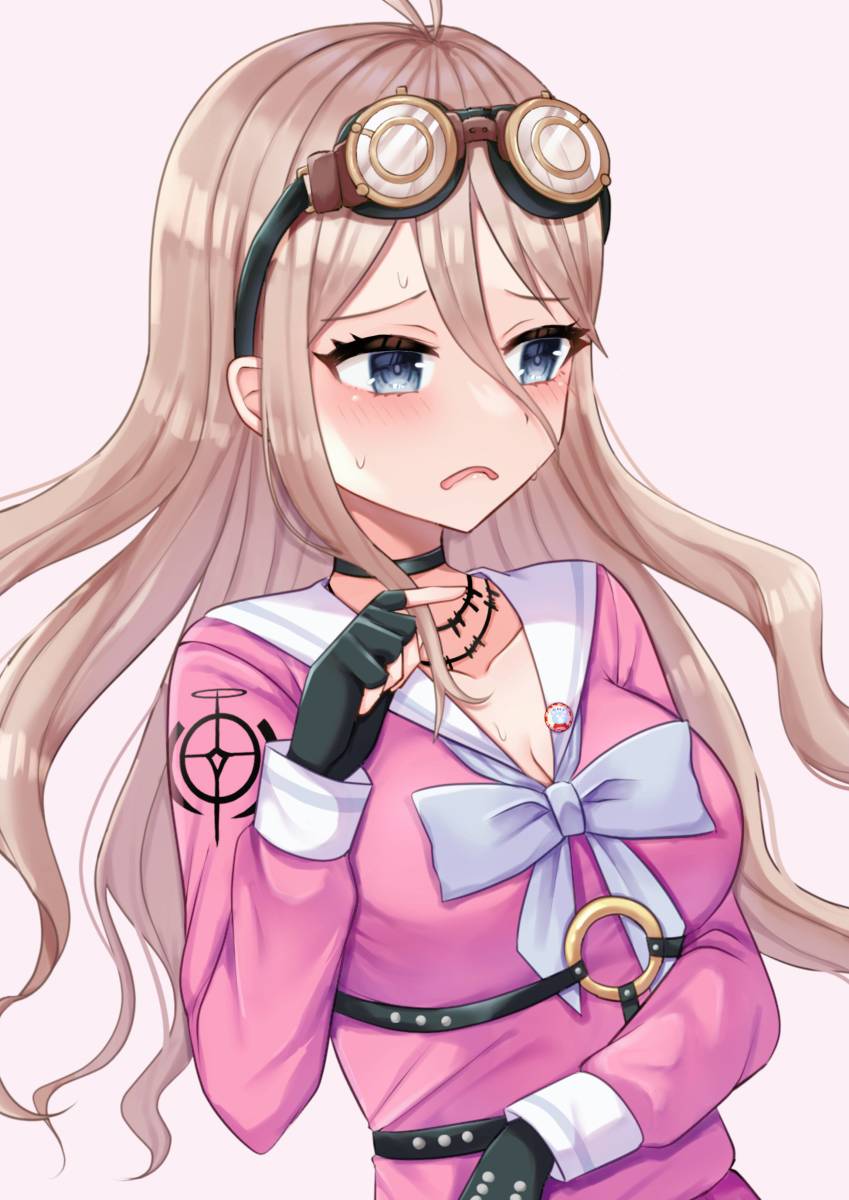 What's with her look? And what is she pointing at? | Scrolller